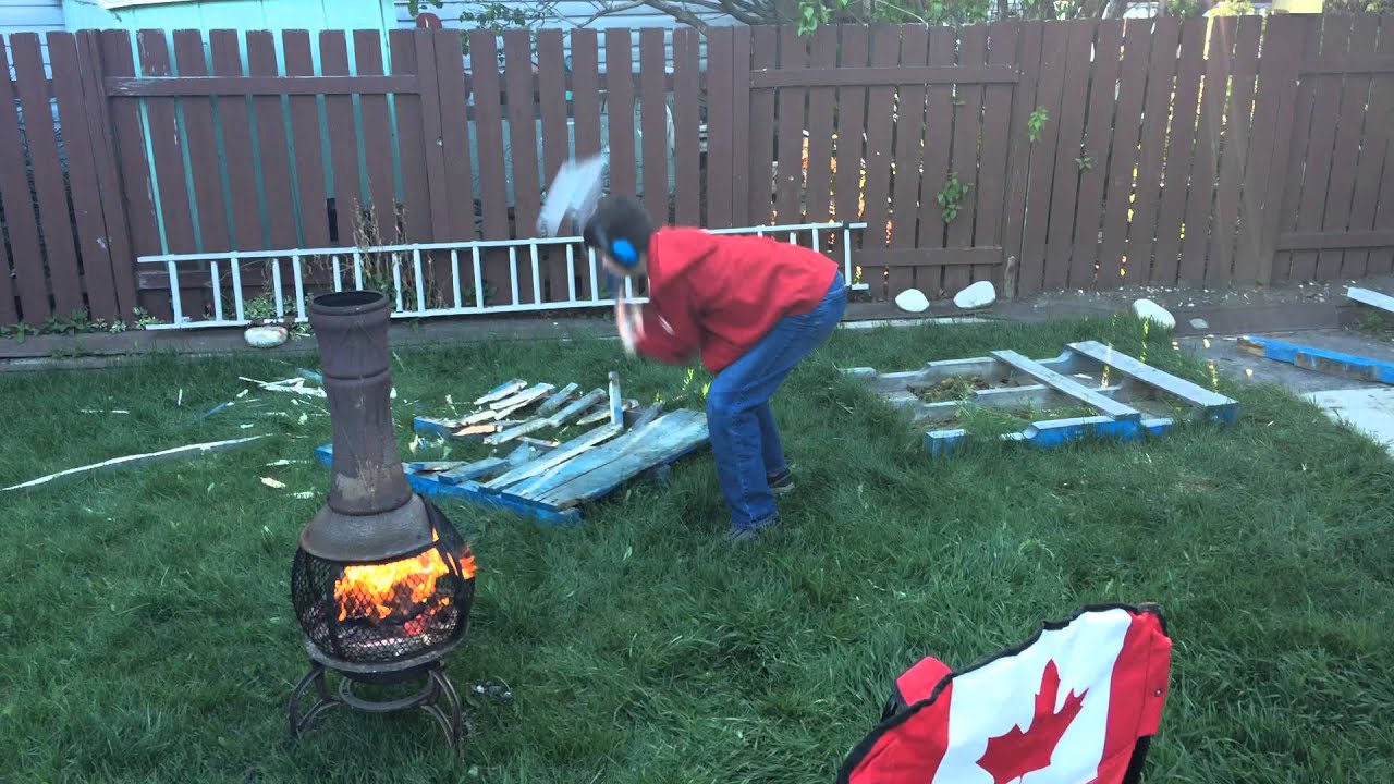 Canadian youth wood chopping - YouTube