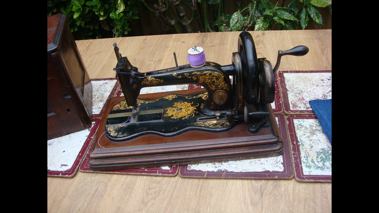 Antique Old Vintage Hand Crank Fiddle Base Singer sewing machine Model ...