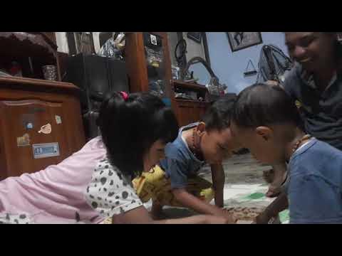 bermain hewan jangkrik bersama ayah dan kak zahra - YouTube