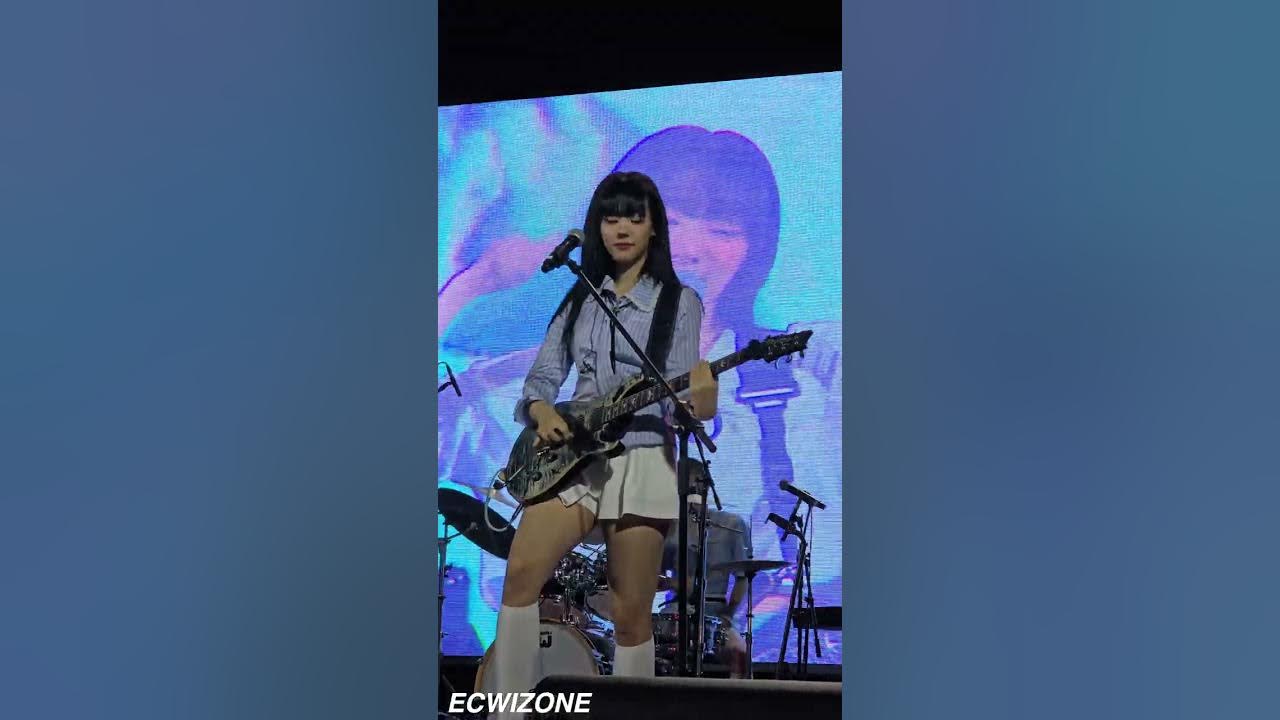 세로 촬영 QWER "자유선언" 히나 직캠 | 240925 | 중부대 - YouTube