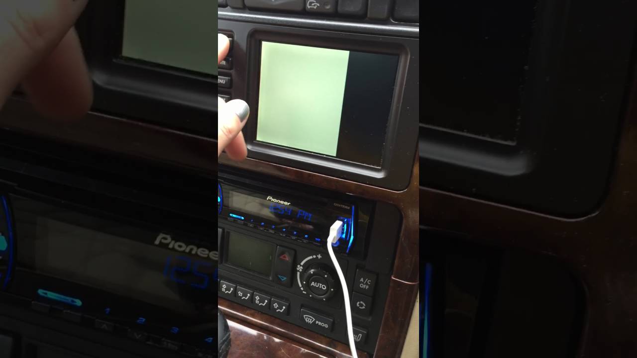 Range Rover vogue p38 sat nav screen - YouTube