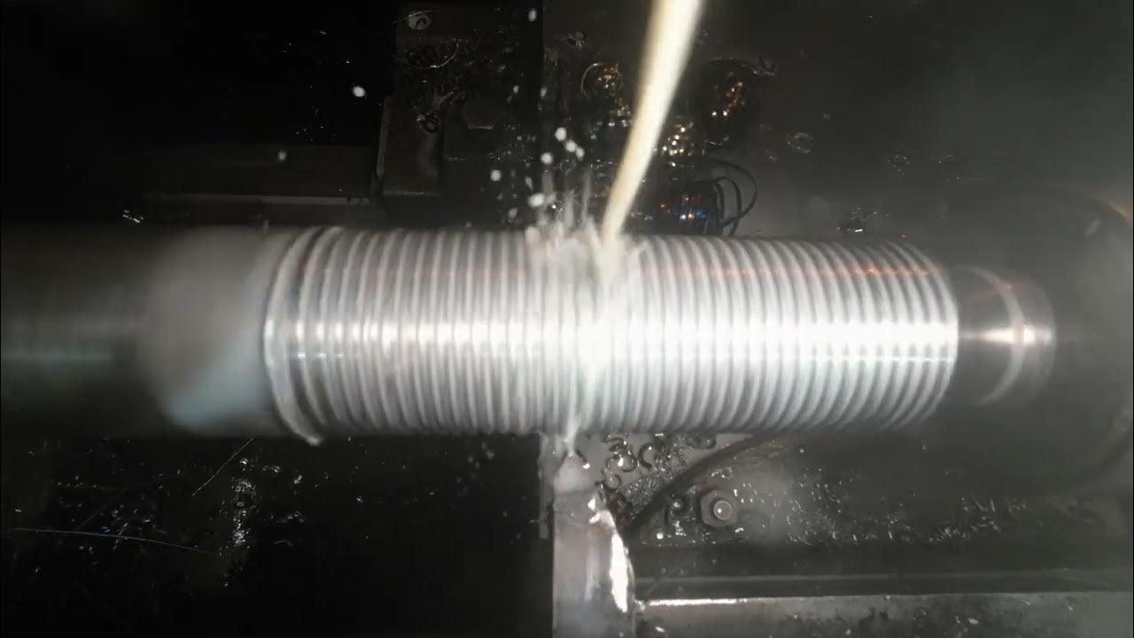 Нарезаем резьбу М56, шаг 4, исп. 2.2 на фундаментном болту 4K / Making ...