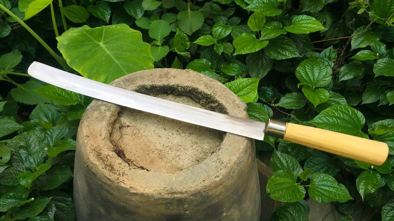 EASY WAY TO MAKE THE MINI SHARPEST SWORD OUT OF LEAF SPRING/ SHARPEST ...