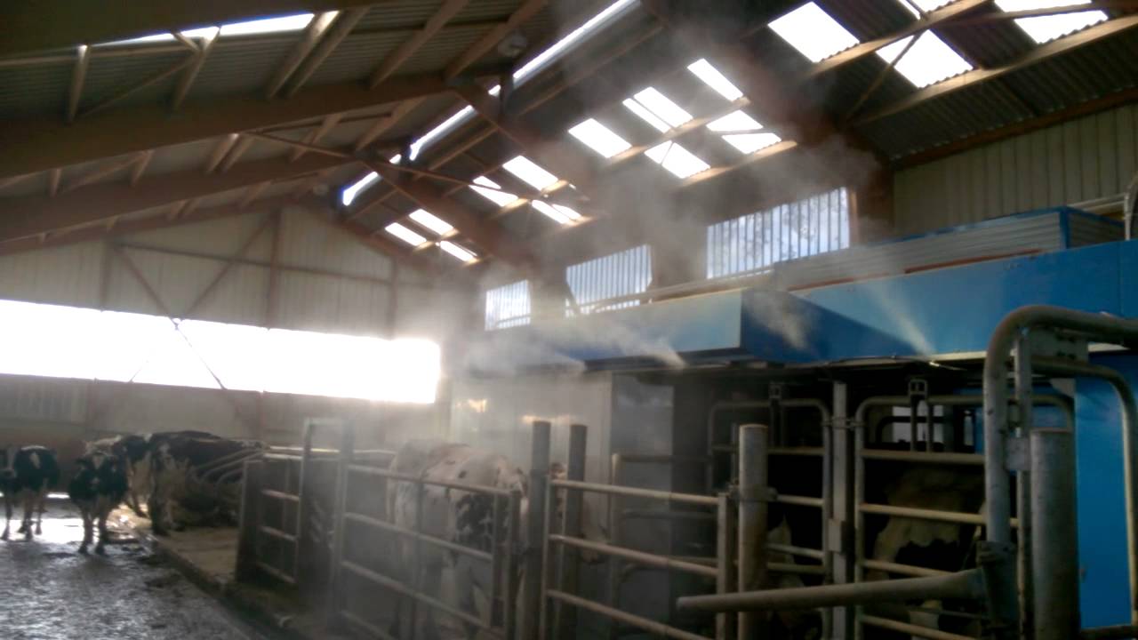 BRUMISATION SUR ROBOT DE TRAITE BouMatic Robotics - YouTube