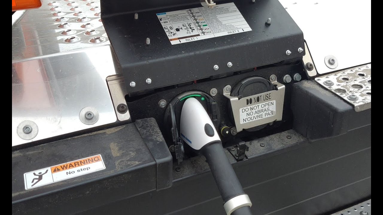 The All New 2024 Electric Cascadia Freight-liner Semi Charge Port And ...
