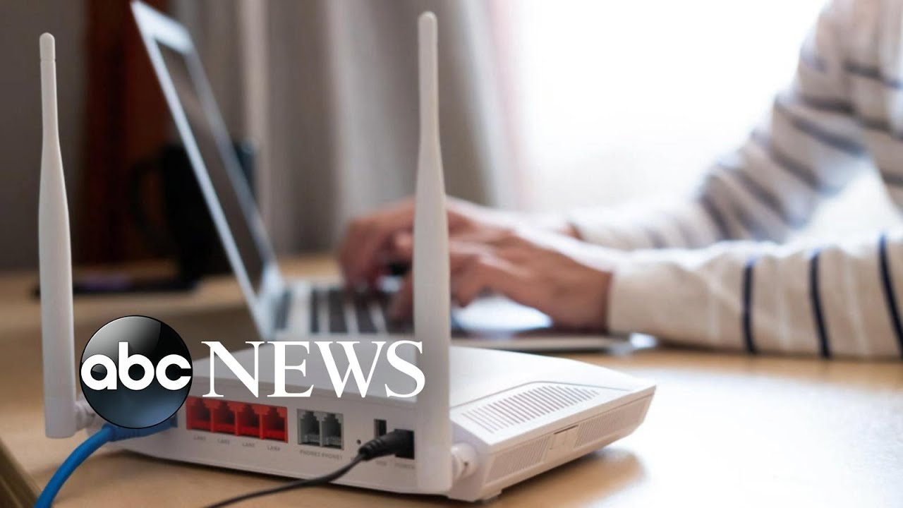 Massive internet outage briefly takes down major websites - YouTube