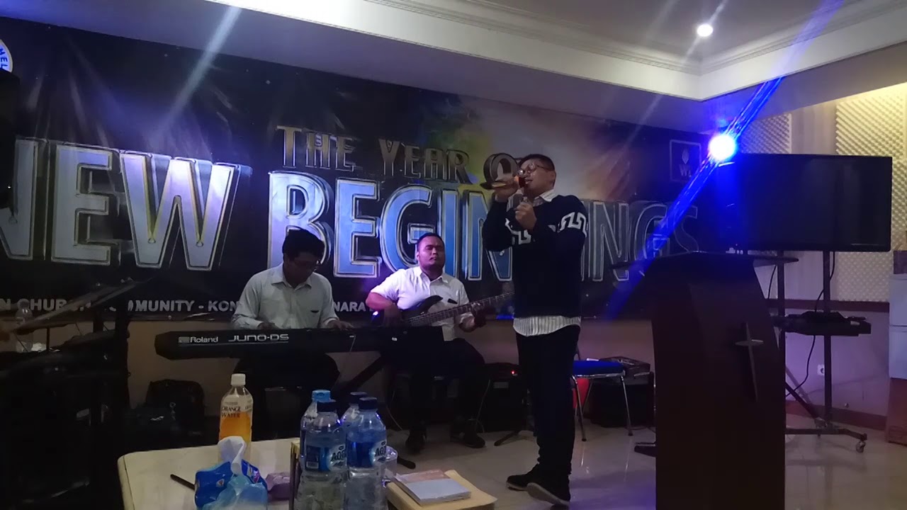 Heber dan pemain musik GBI HCC - Waktu Tuhan - YouTube