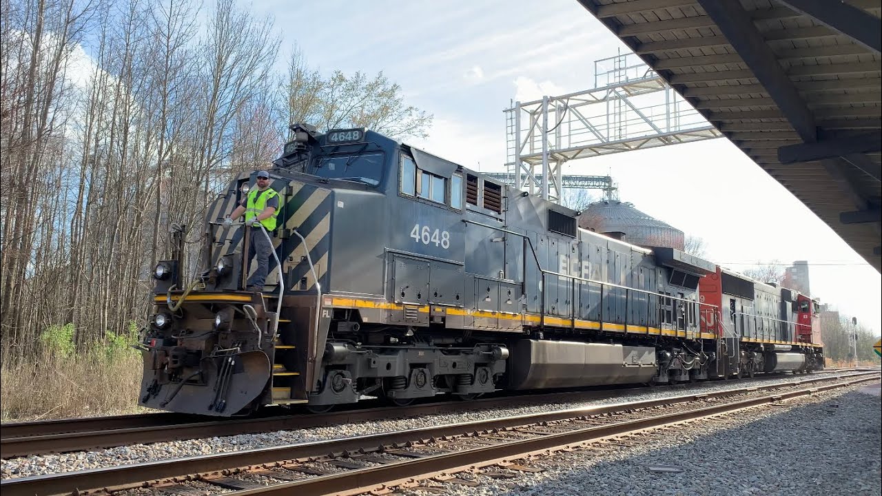 BC Rail Dash 9 Leads CSX Power Move With A CN SD75I In Selma, NC - YouTube