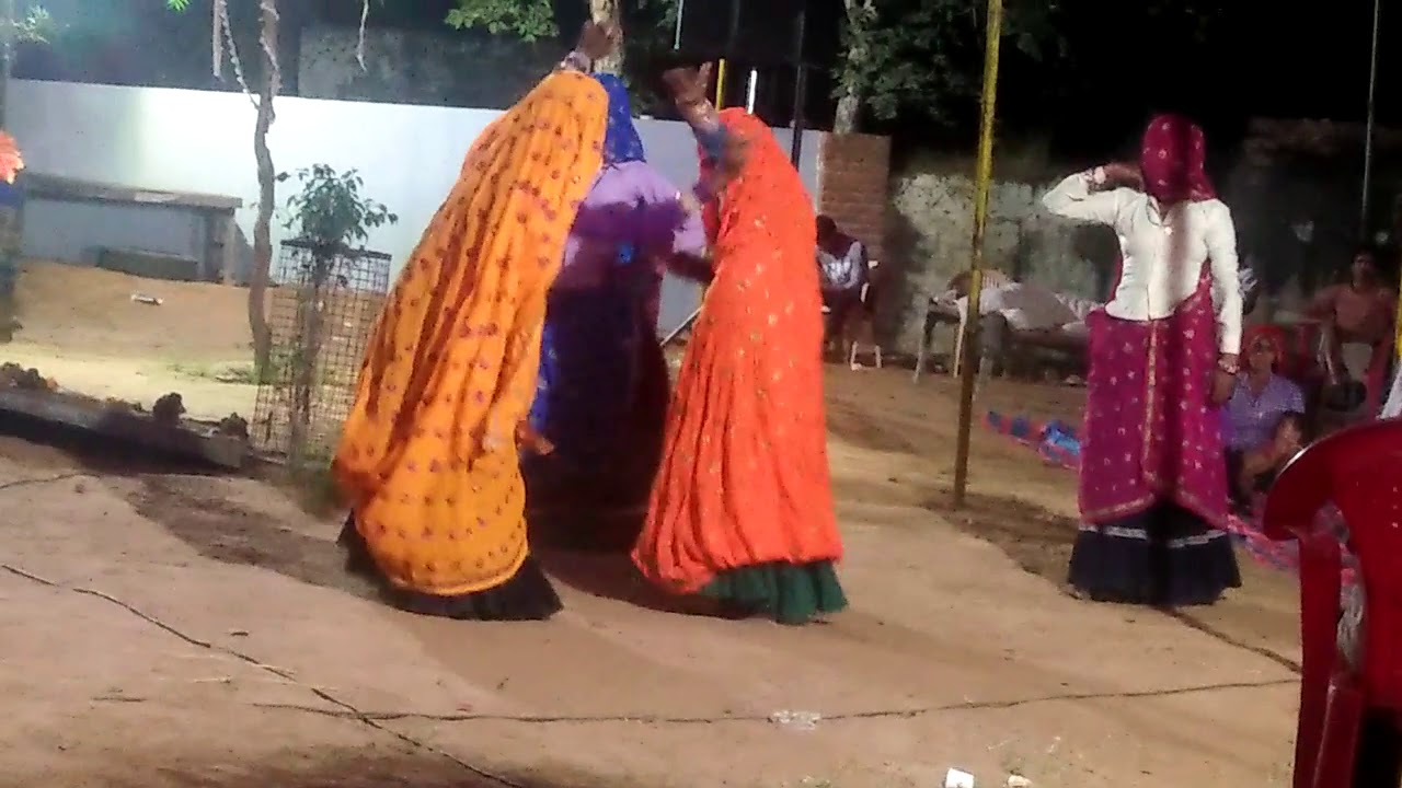 Ladies dance - YouTube