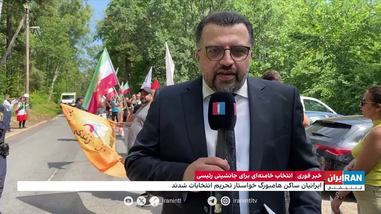 تجمع گروهی از ایرانیان در مقابل سفارت جمهوری اسلامی در استکهلم، در