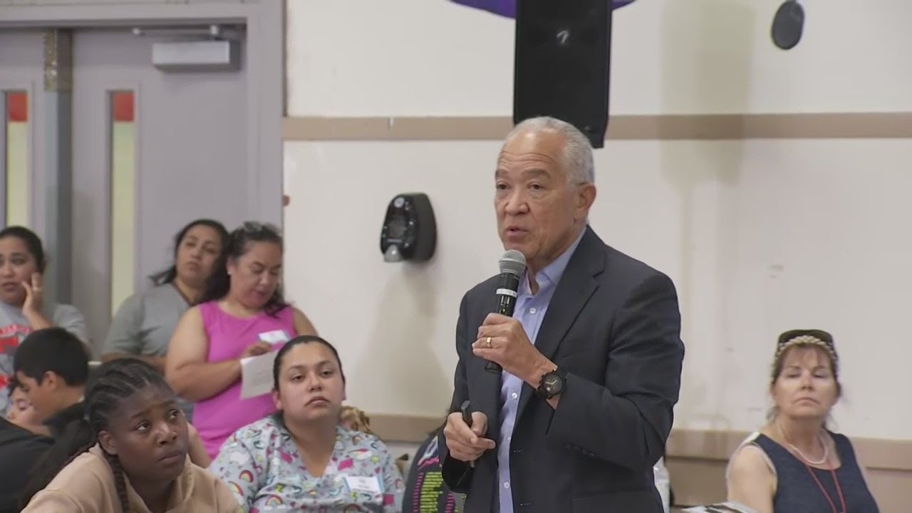 Houston ISD Superintendent F. Mike Miles holding family event - YouTube