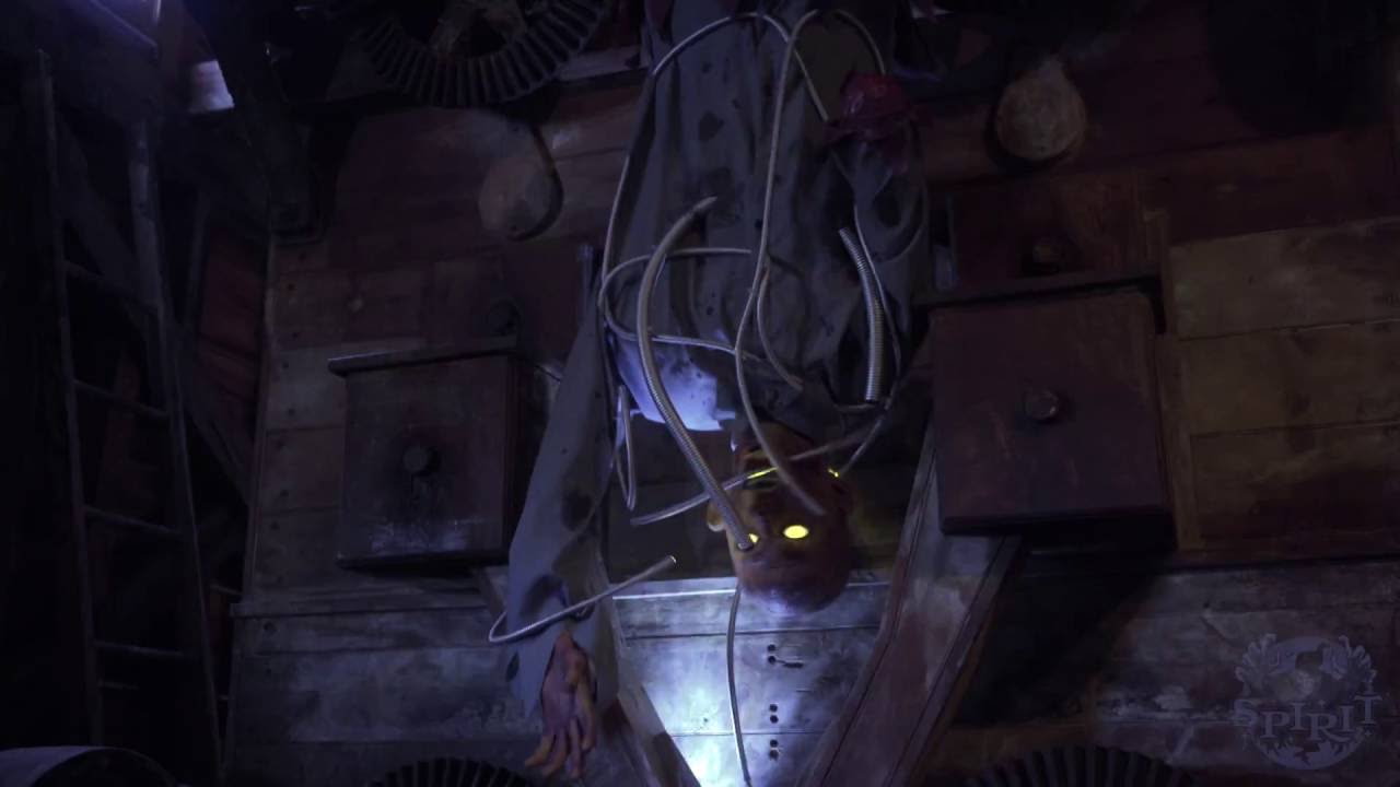 Electrified Corpse - Spirit Halloween - YouTube