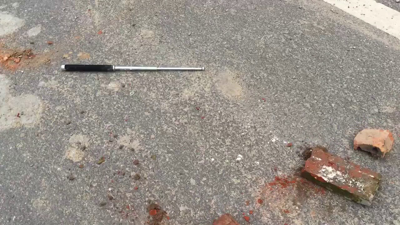 expandable baton - YouTube