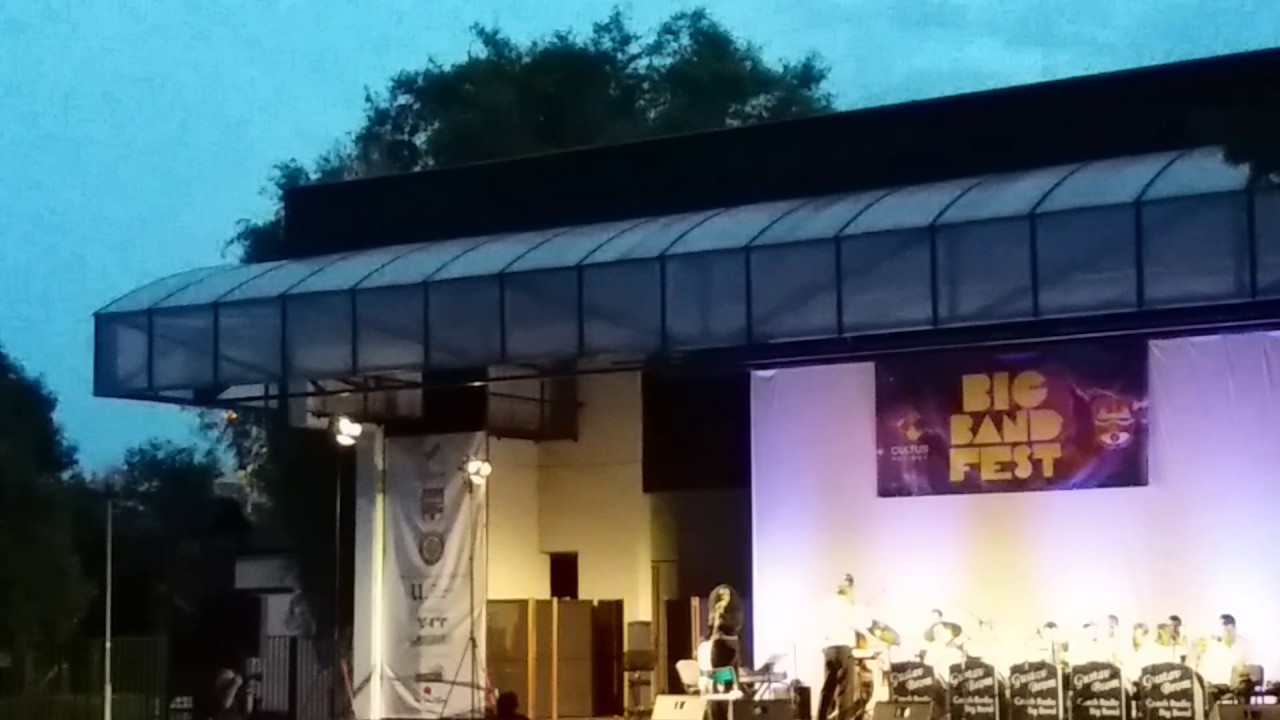 Deidra Jones Big Band fest - YouTube