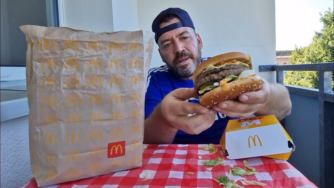 Der M von McDonald's /Preis und Geschmack im Test - YouTube