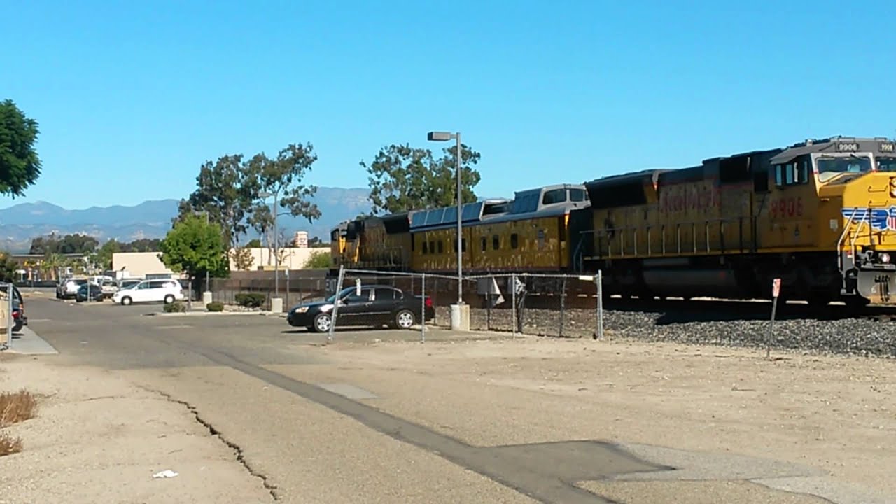 UP SD59MX/ Mobile Laboratory Car Sandwitch - YouTube