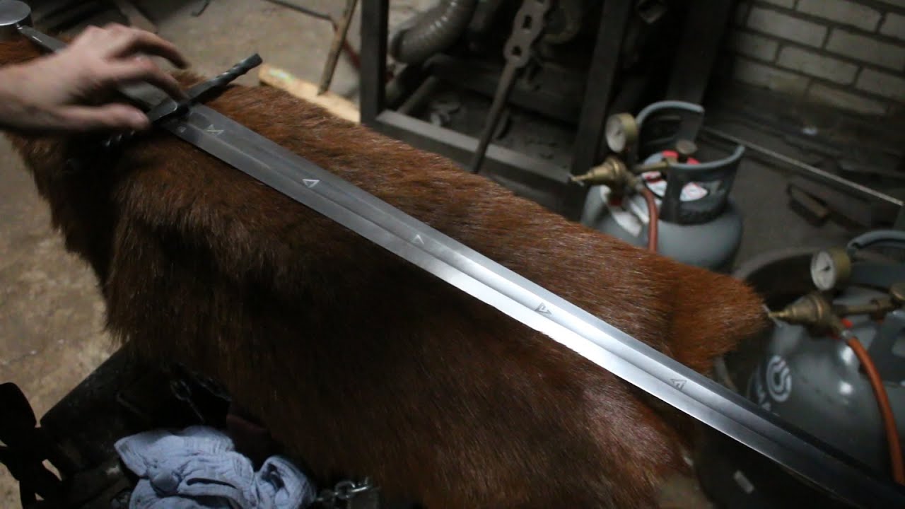 Forging a Wolf sword part 4, making the pommel. - YouTube
