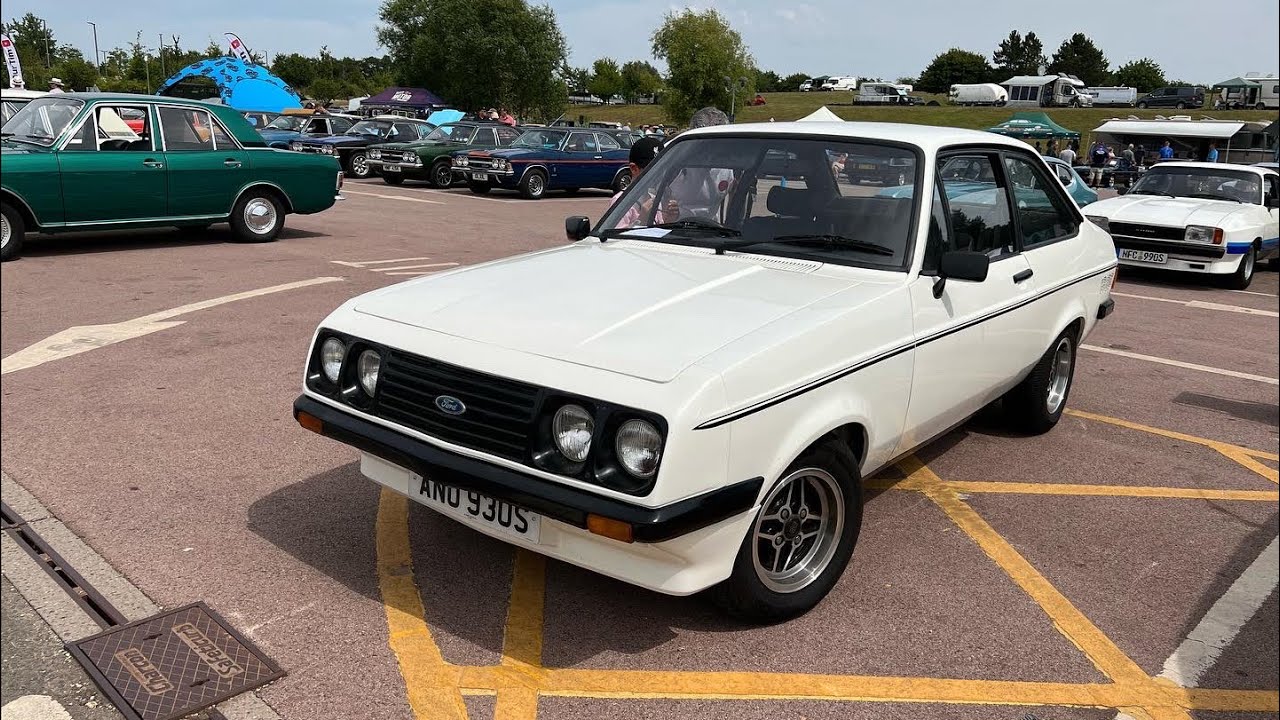 Classic Fords at Old Ford Show - YouTube