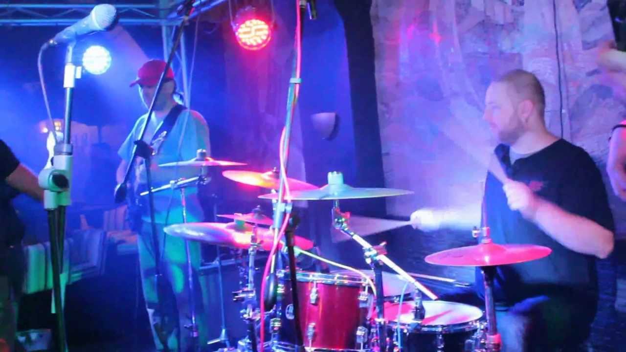 Trupa 21 & friends pe scena Goldies Pub Alba Iulia - YouTube