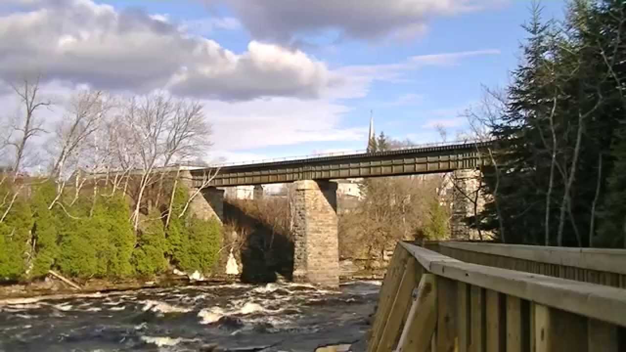 HD Train #101 - Quebec Gatineau Railway at Pont-Rouge - YouTube