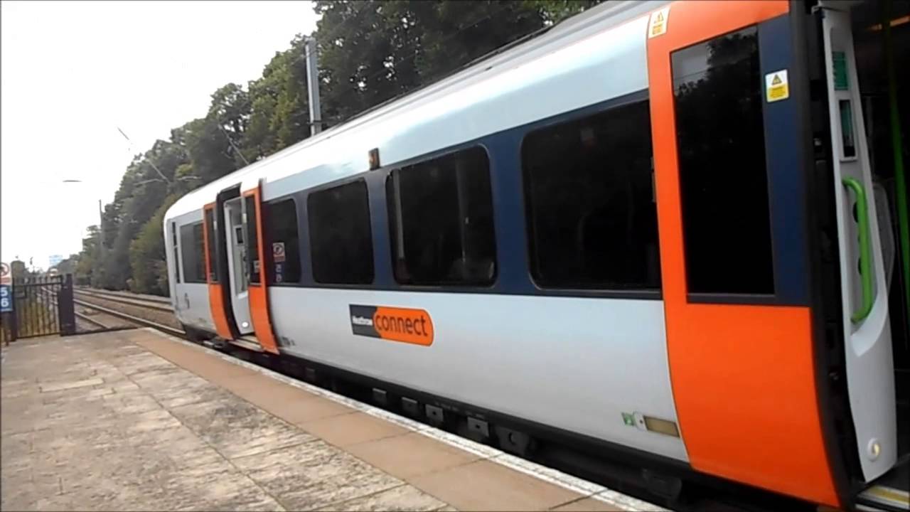 Heathrow connect train at West Ealing and Hanwell - YouTube
