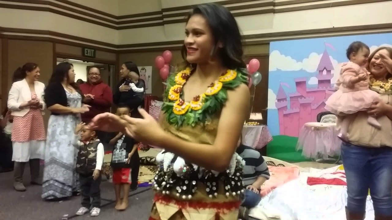 Seijah's Taualuga Performance - YouTube