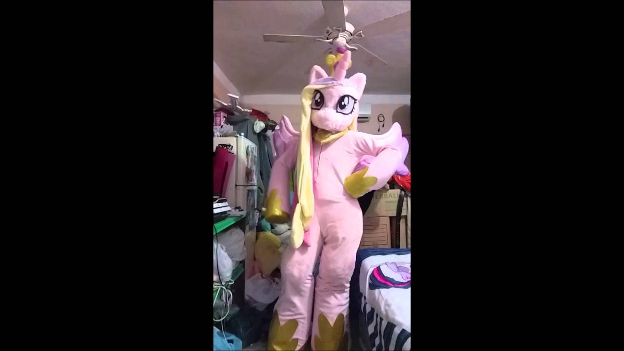 fursuit princesa cadence my little pony - YouTube
