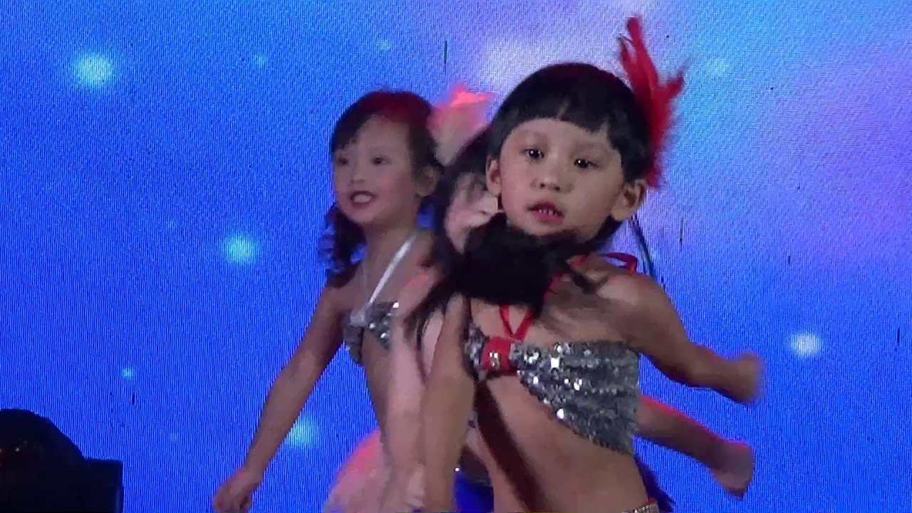 Mambo Italiano - Màn múa Tất niên Trường Bambino Box - YouTube