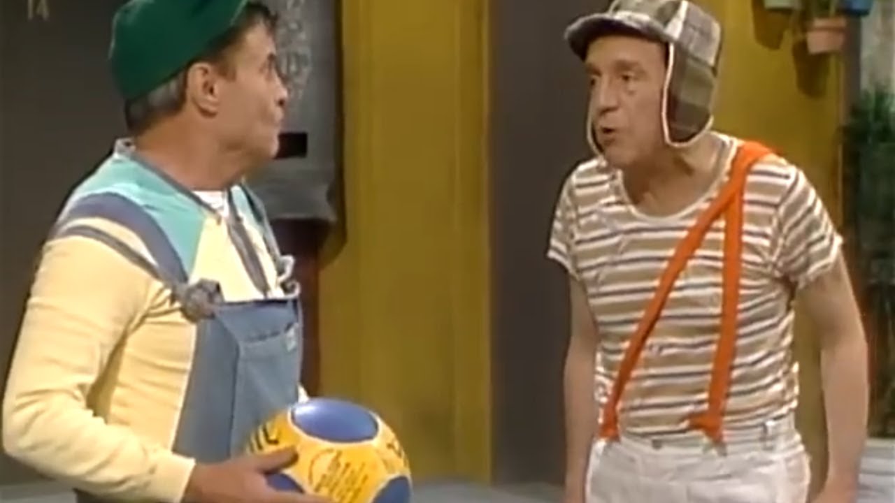 Chaves - Jogando futebol com o Godinez - Episódio inédito (Espanhol ...
