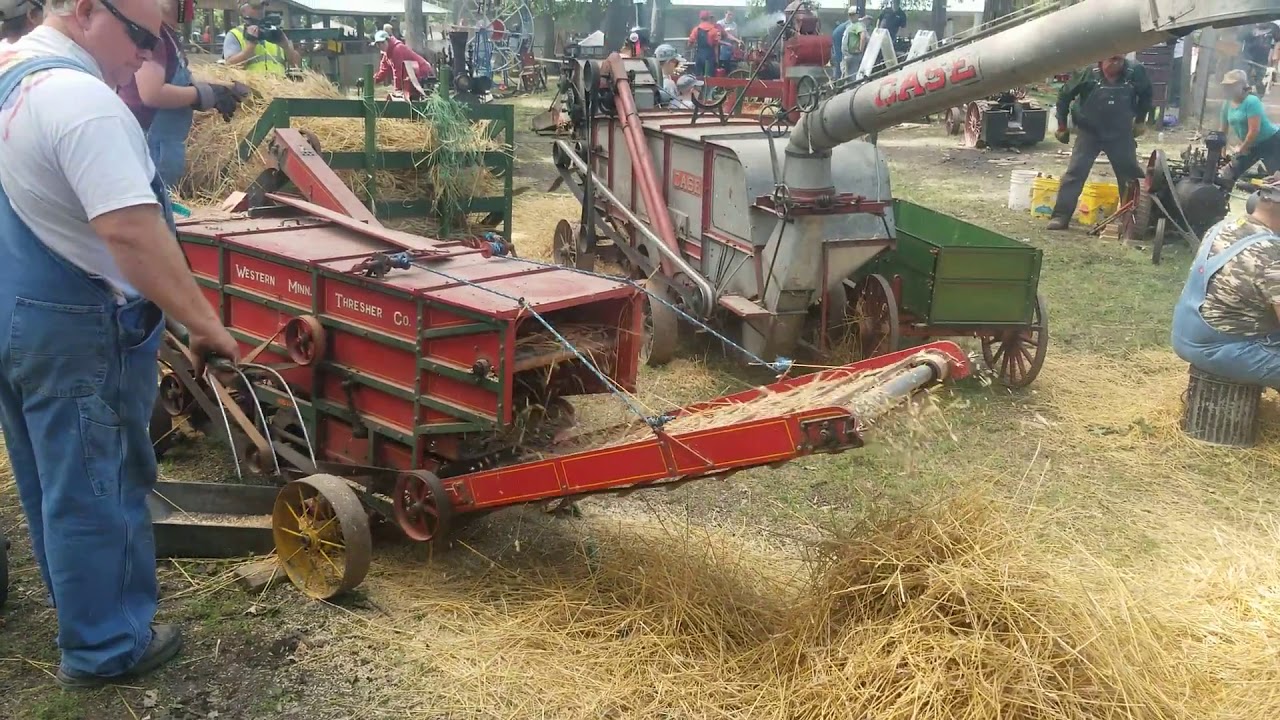 Scale model threshing machine - YouTube