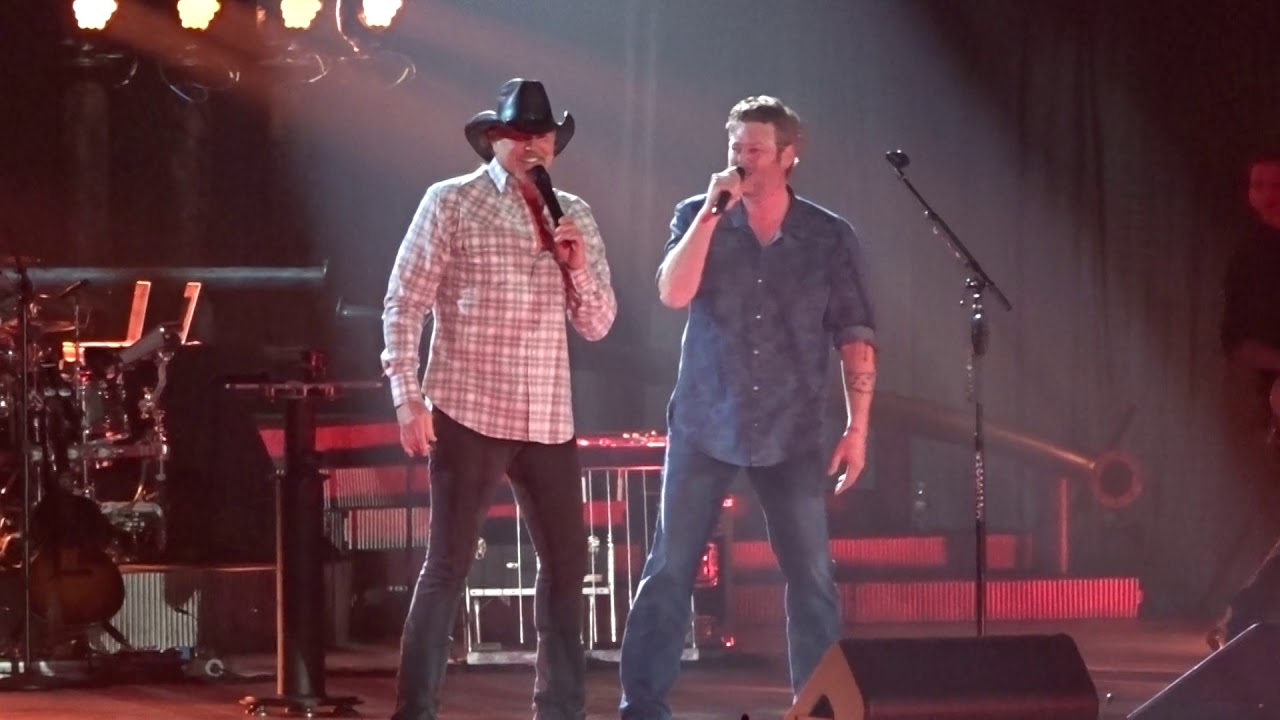 Blake Shelton - Trace Adkins Hillbilly Bone 2/16/18 - YouTube