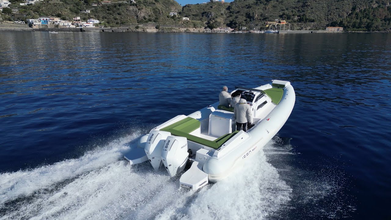 ICON 30GT powered by Mercury PRO XS V8 300 cavalli - YouTube