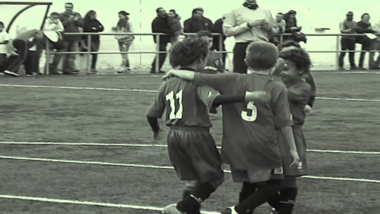 Jugando al futbol by Dennis Rufo Andújar - YouTube
