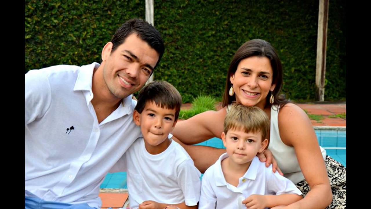 Lyoto Machida and his wife and children - YouTube