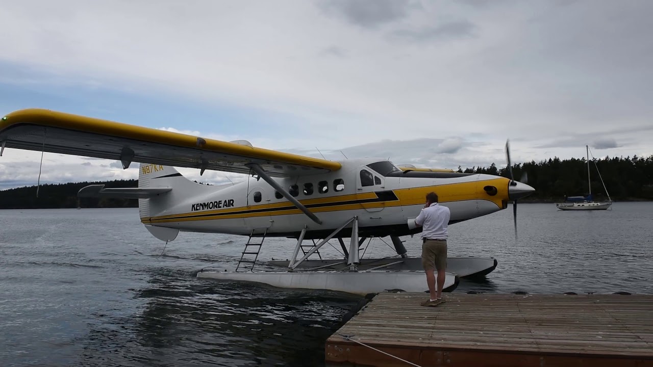 Seaplane Docking - YouTube