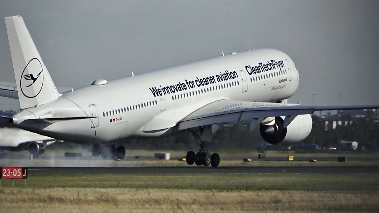 Lufthansa A350 CleanTechFlyer Livery at Toronto Pearson Int’l Airport ...