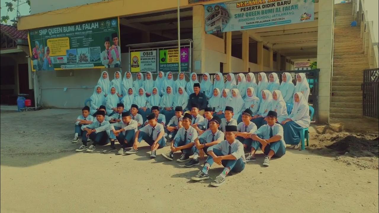 Sesi foto bersama kelas IX SMP Queen Bumi AL falah Jatilawang - YouTube