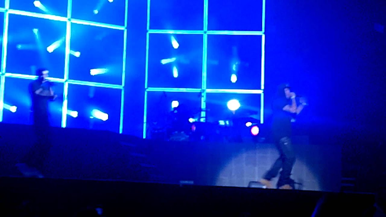 Drake-Hands up live 2012 - YouTube
