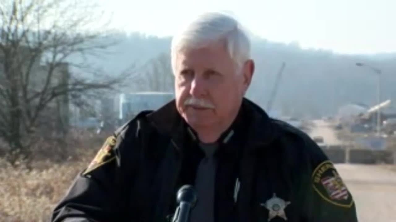 Sheriff talks about partially collapsed building - YouTube