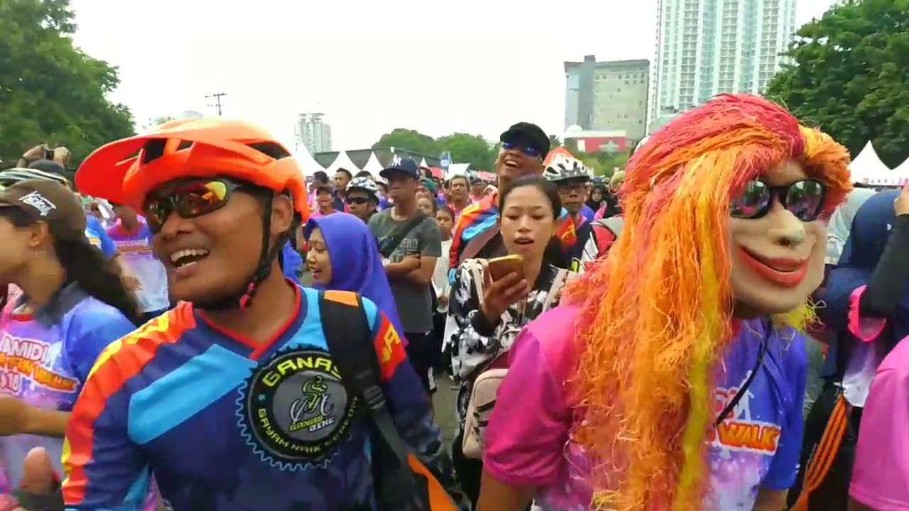 ALFAMIDI SURABAYA Fun Bike&Fun Walk 2018 - YouTube