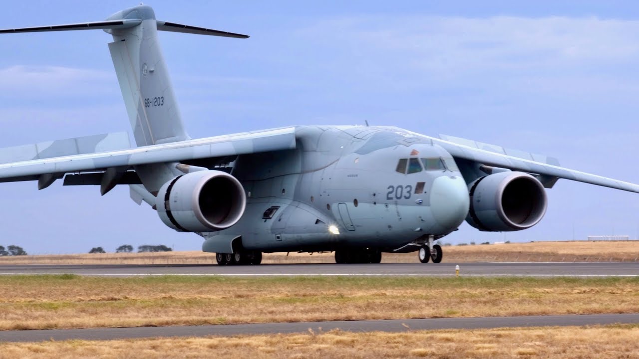 Japan Self-Defense Forces Kawasaki C-2 flying display - Avalon Airshow ...