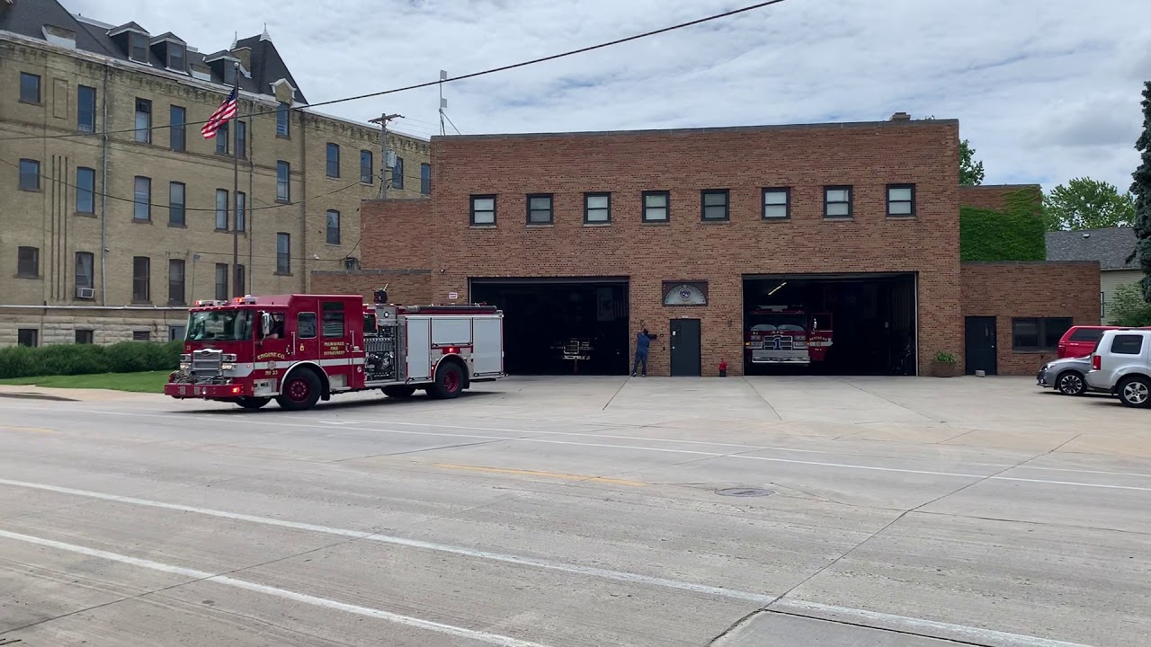 Milwaukee Fire Engine 23 and Rescue 1 Responding - YouTube