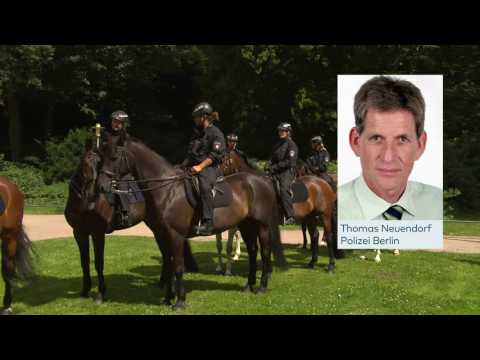 G20: Berliner Polizisten vertreiben die Langeweile mit Sex am Zaun und wilden Parties