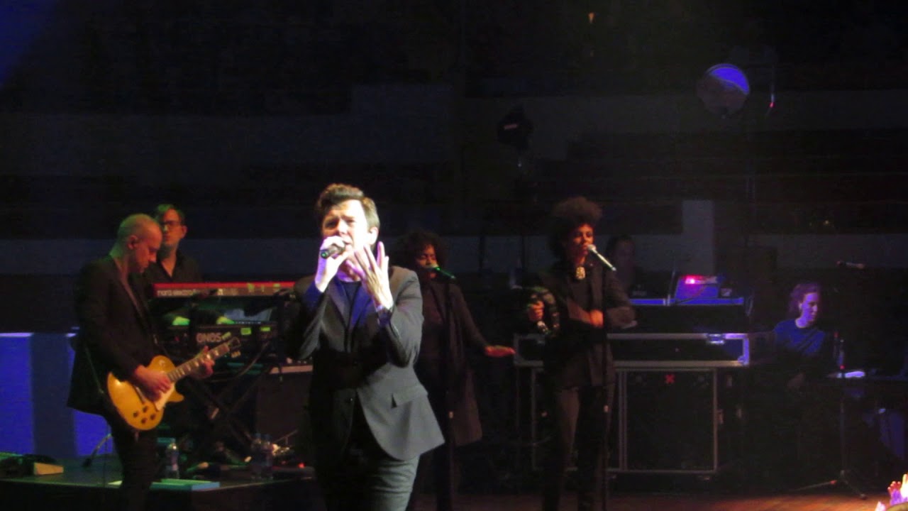 Rick Astley- Keep singing - YouTube