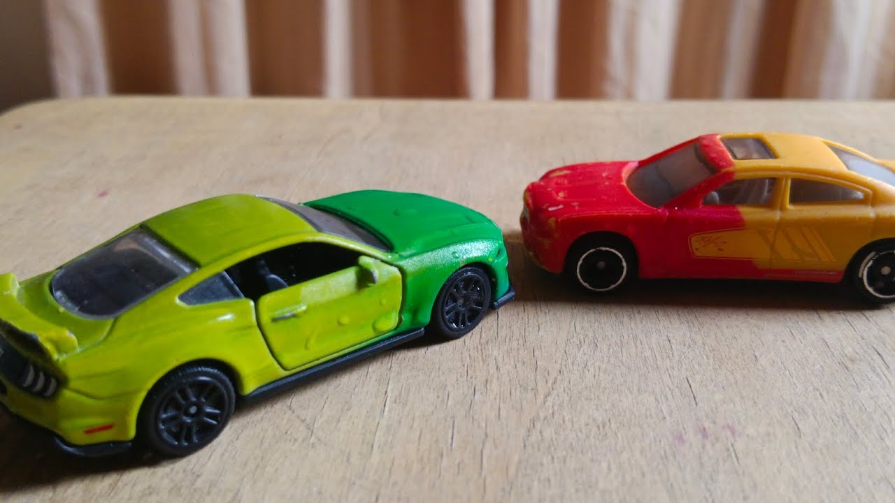 Car toys color Changing Ford mustang & Chrysler - YouTube