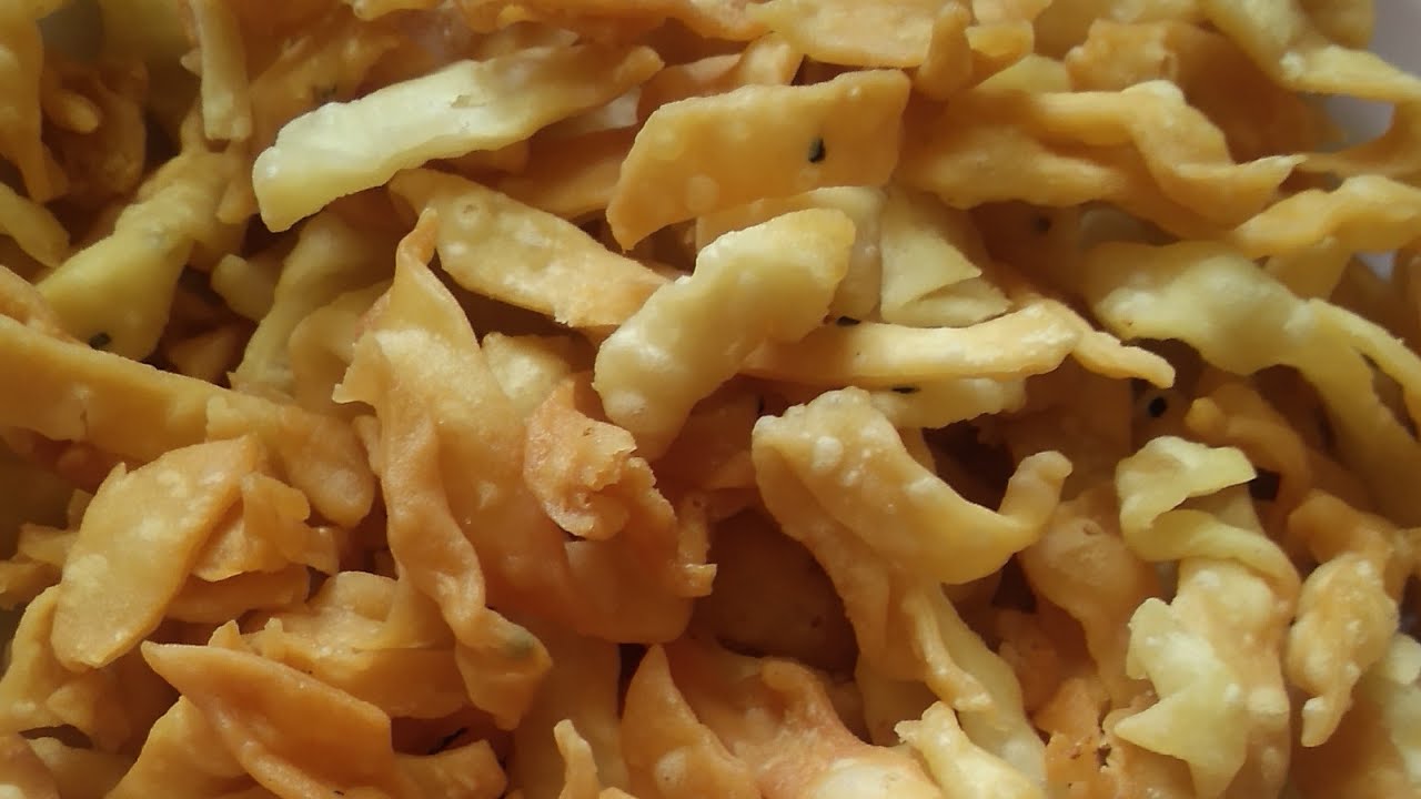 Namak pare//Crispy Namkeen recipe//বাড়িতেই তৈরি করে ফেলুন মুচমুচে ...