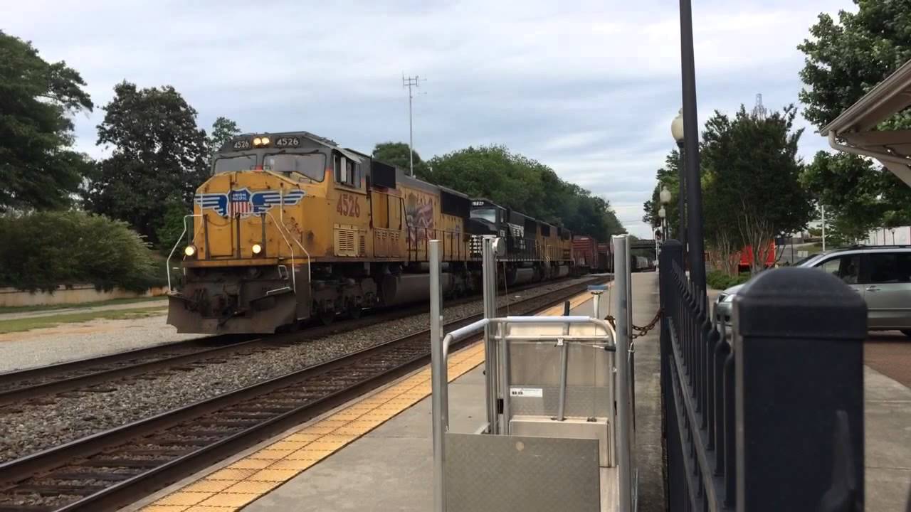 UP 4526 EMDs power Spartanburg sc - YouTube