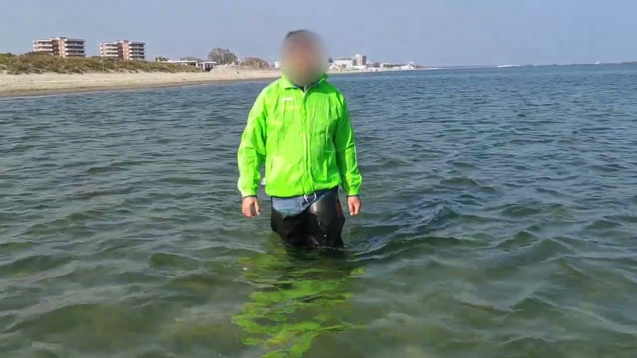 Fagum Stomil waders in deep water - YouTube