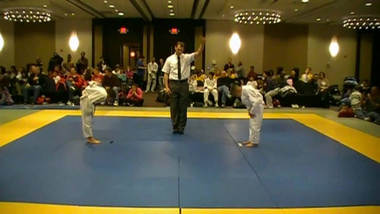 Judo Kid Fights 10 kids and wins - YouTube