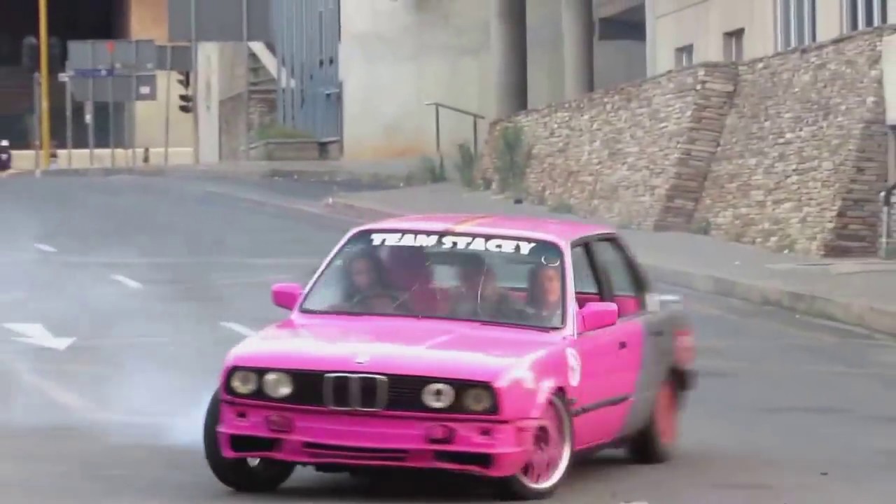 🌍 Stacey Spinning Her Car Wearing Air Max 1 Ultra 2.0 “Air Max Day 2017 ...